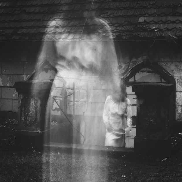 Channeling Spirits: An Evening Séance at Ipso Facto – Vamp Jenn's Corner